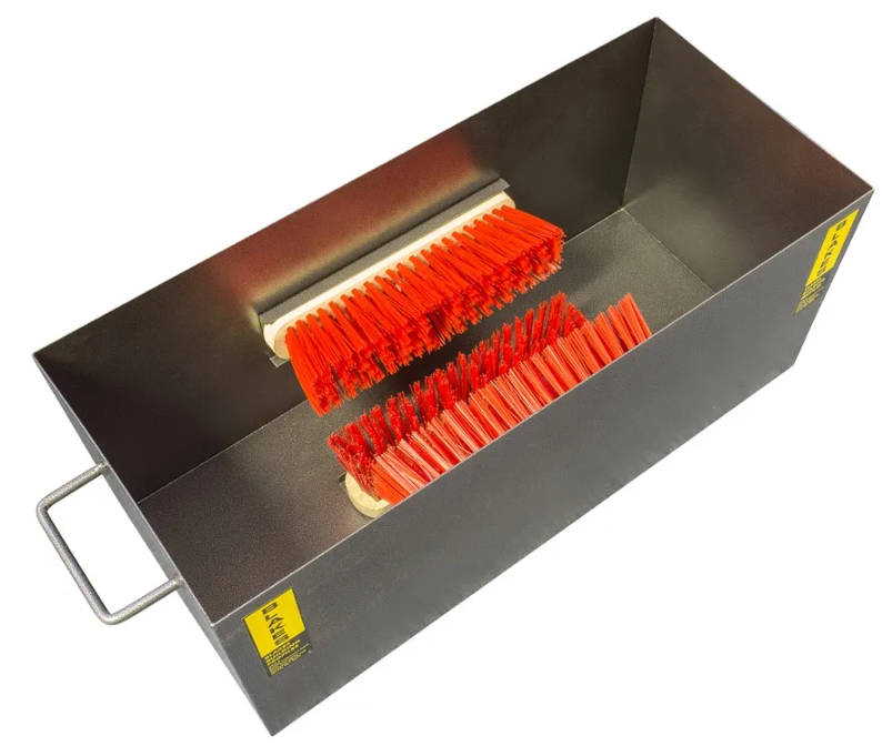 700 x 300 x 300 Steel Tank Boot Wash with 3 Nylon Bristle Brushes ...